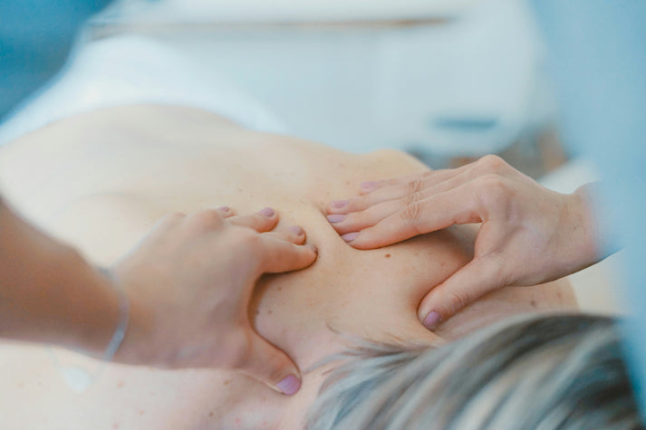 De-Stress Back and Shoulder Massage – Zivaya Wellness